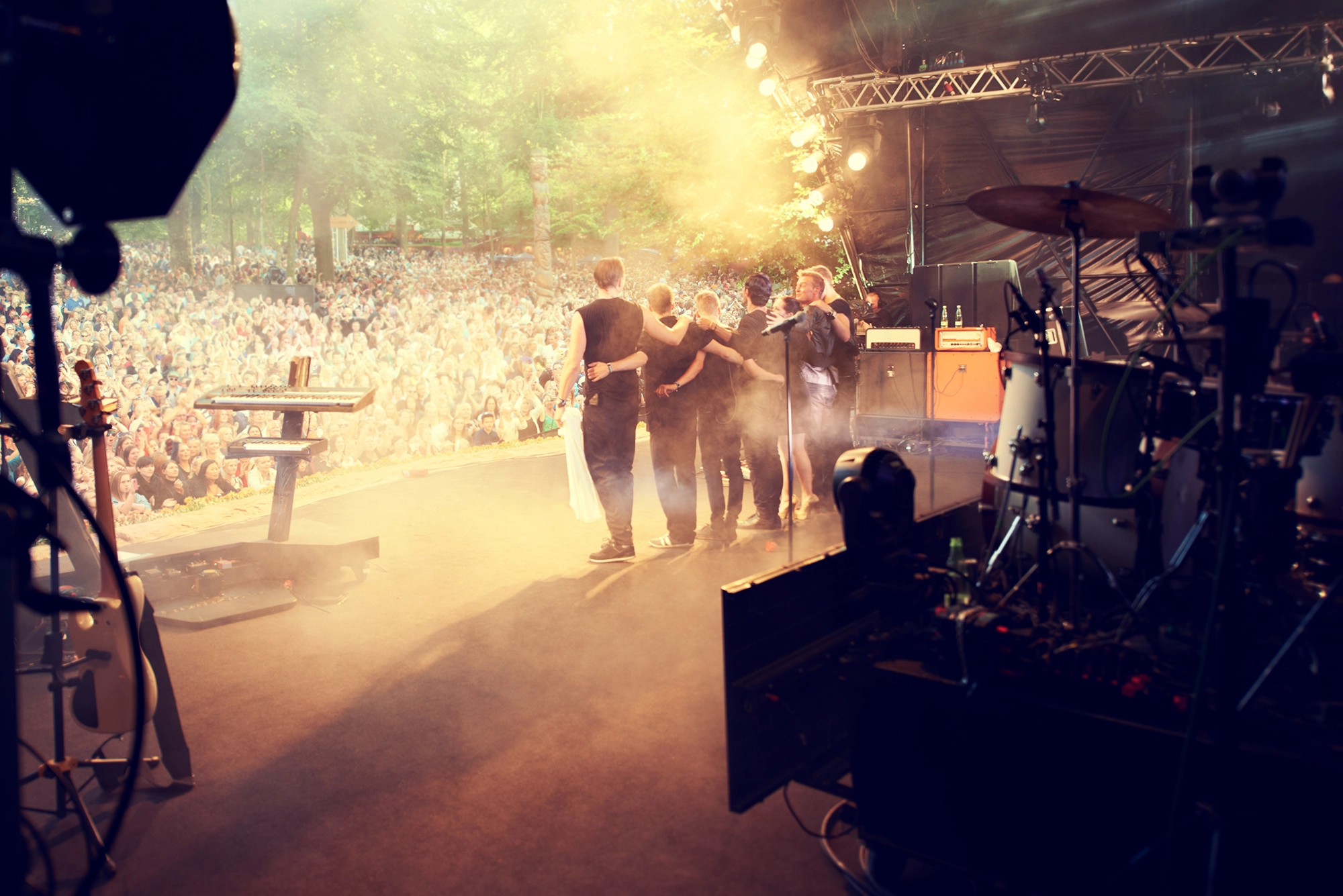 Touring & Travel Advice for Musicians | What you need to know